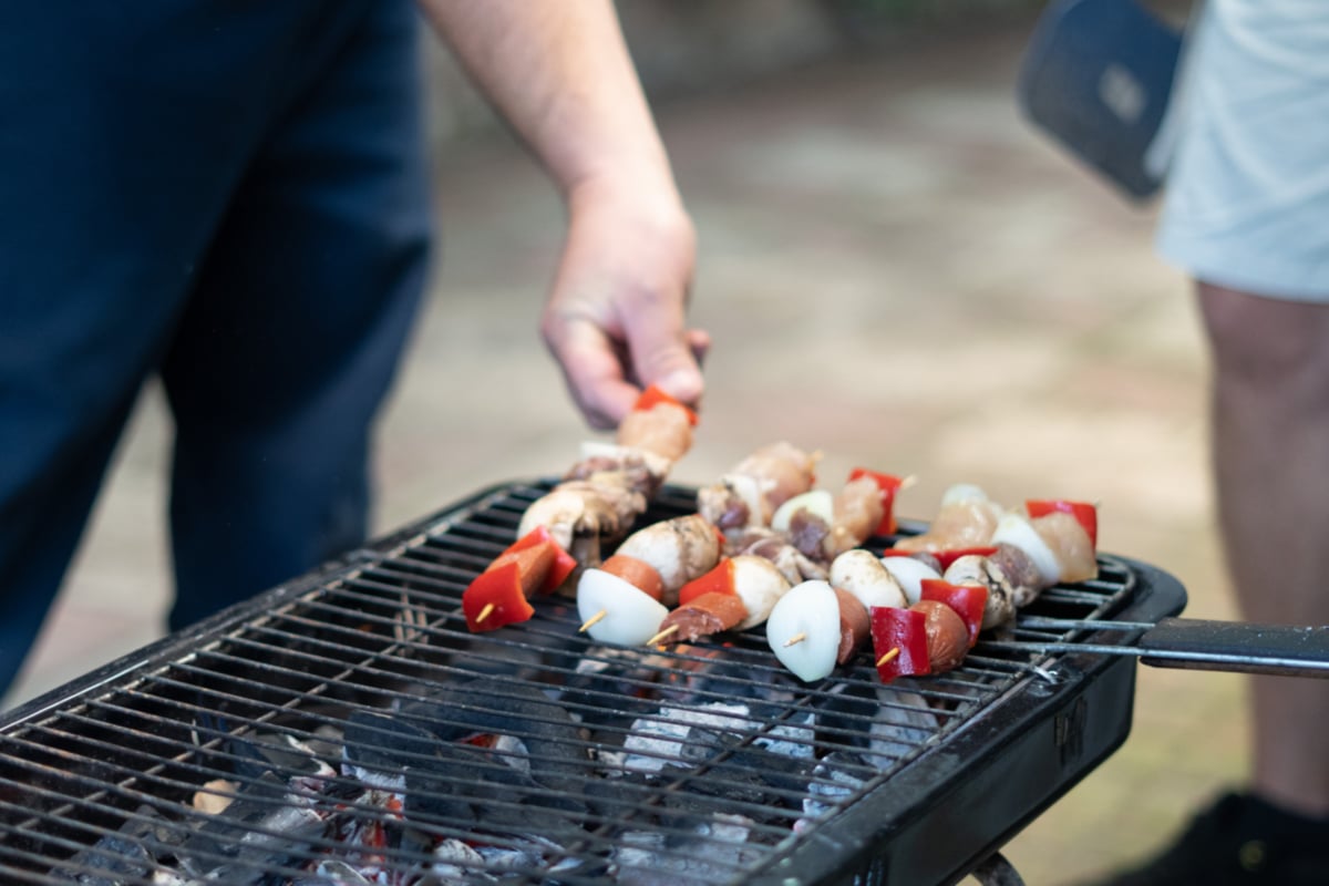 Cărbunii de grătar: ce tipuri există și cum influențează gustul ...