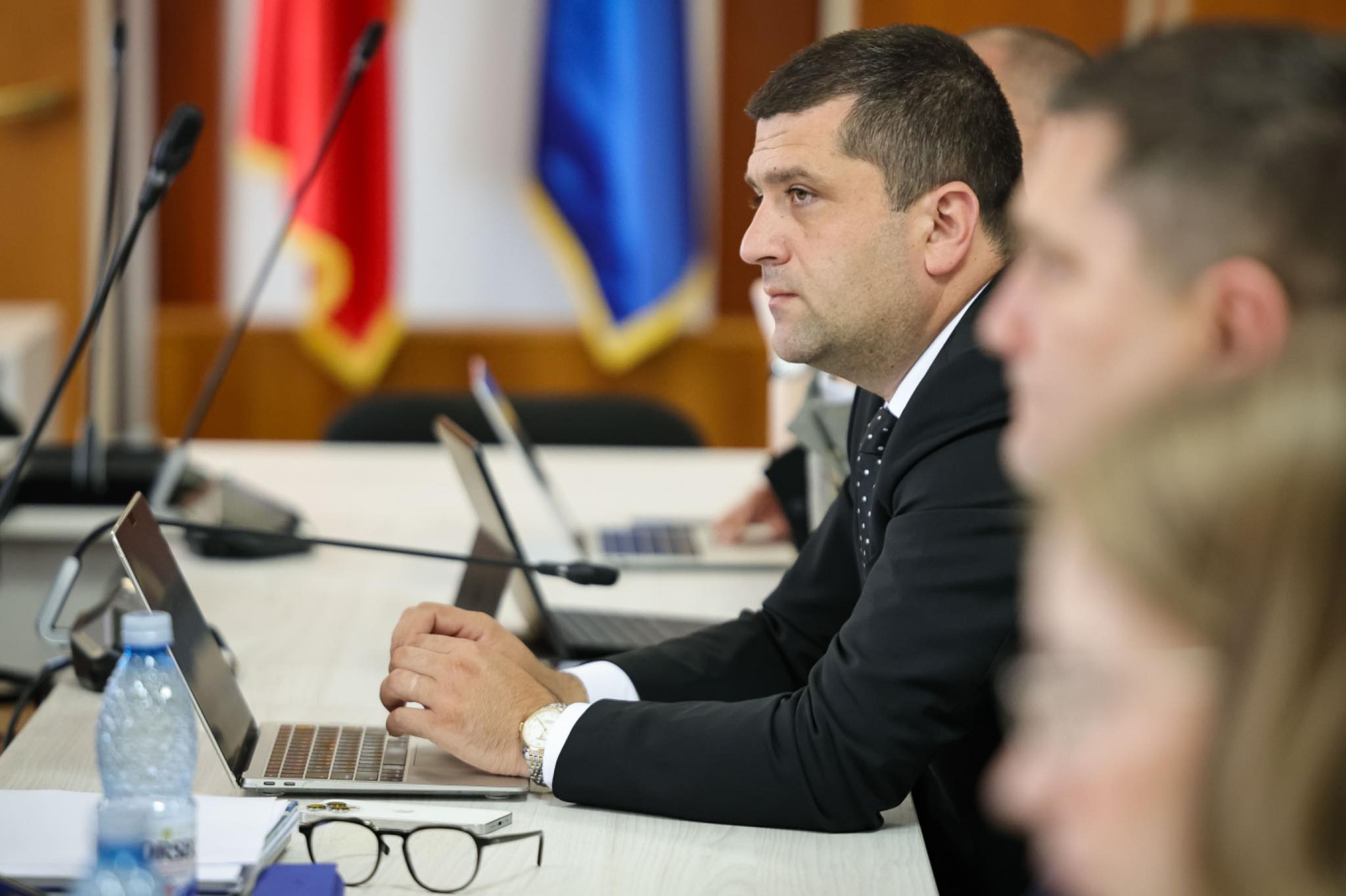 07:38 Deputatul Radu Miruță, în cărți pentru un minister important ...