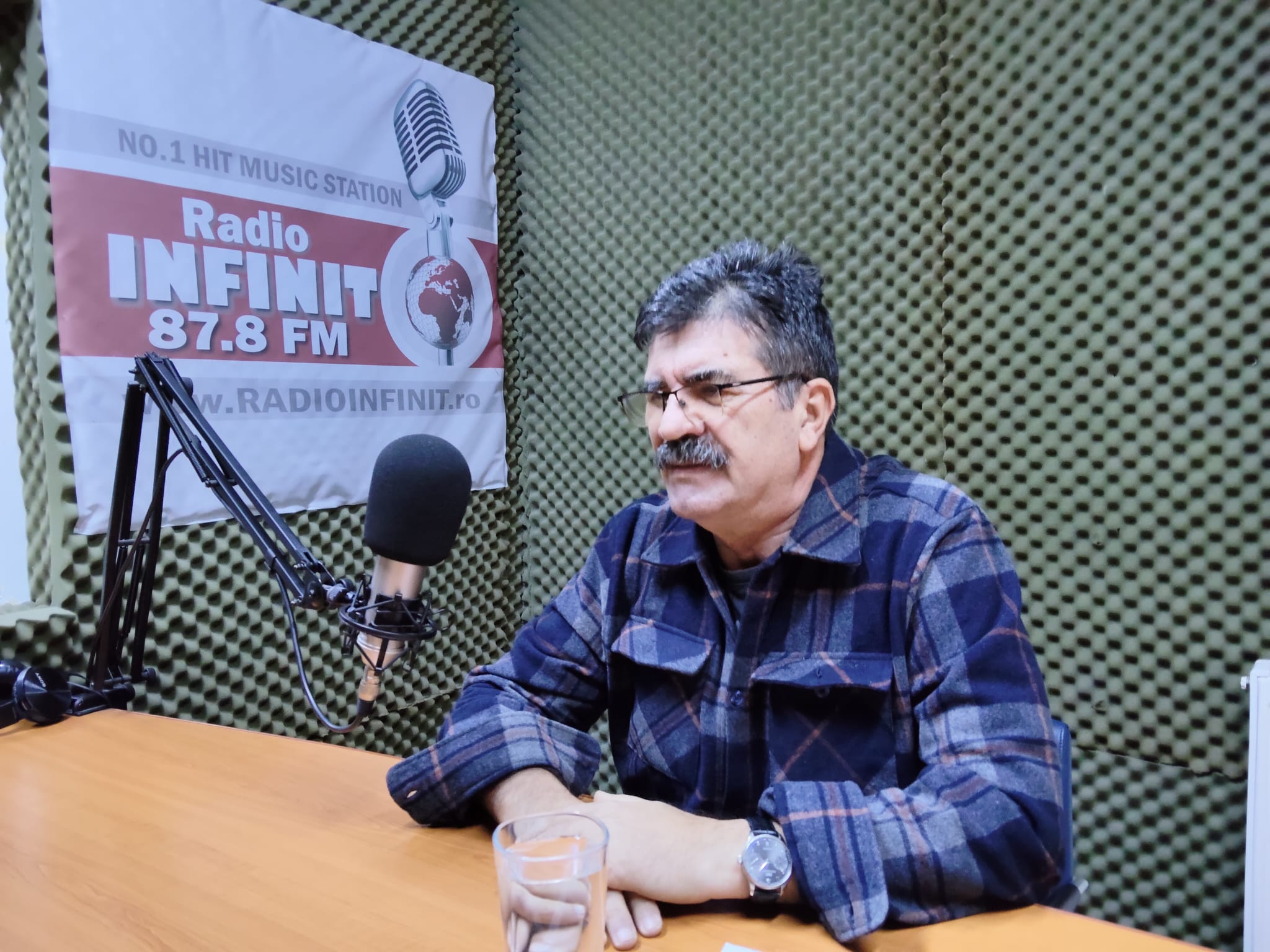Laurențiu Ciurel: Ăștia sunt niște sclavi care țin de salarii și ...